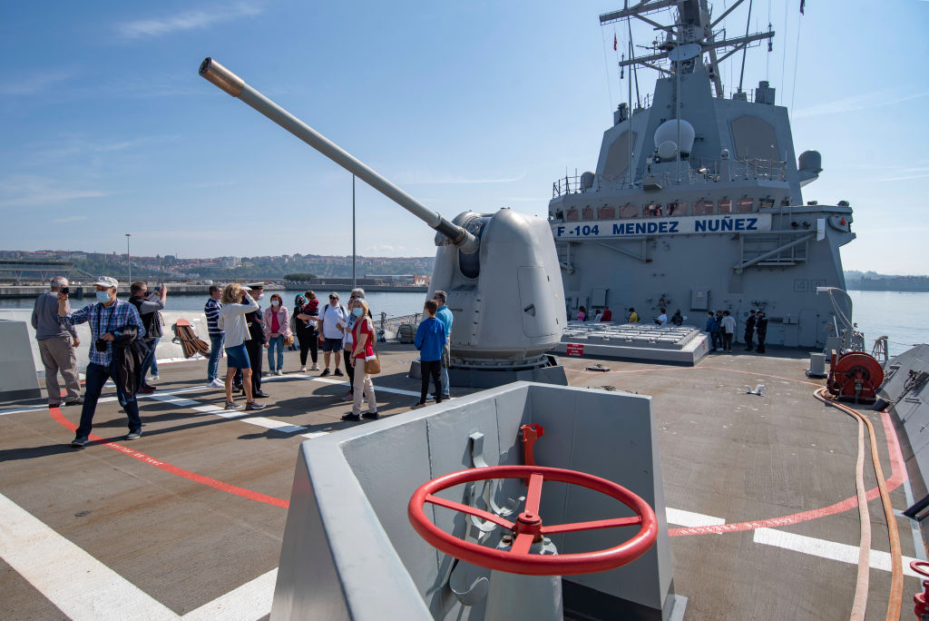 Una fragata española zarpa para poner orden en el Mediterráneo