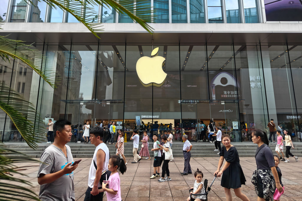 Enseña cómo están una tienda de Apple y otra de Huawei y en China: esta ...