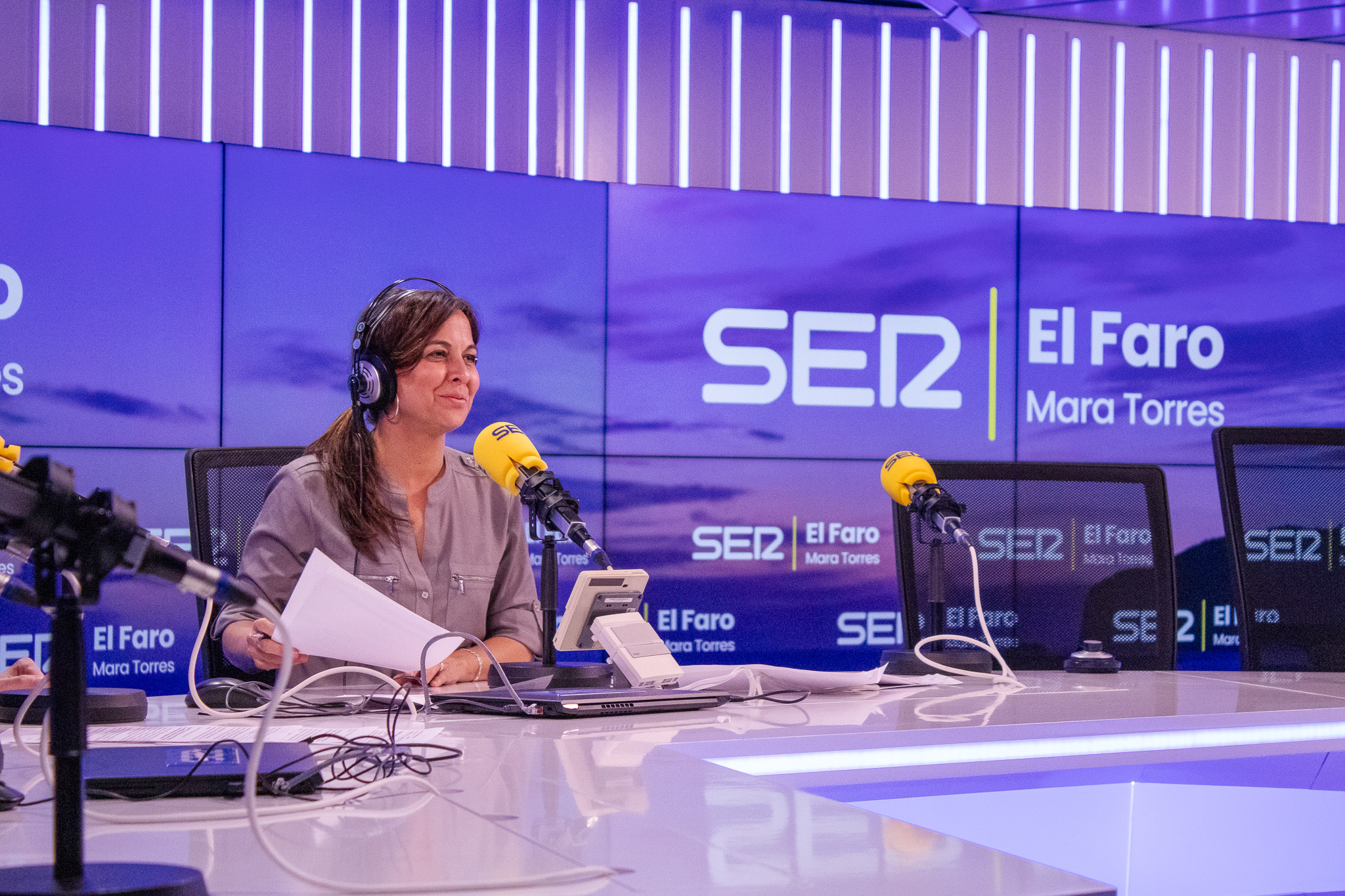 Una noche en 'El Faro' de la radio