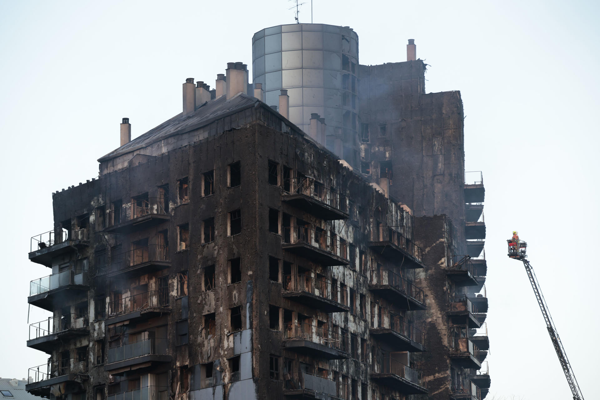 Incendio en Valencia del edificio de Campanar, en directo: fallecidos y ...