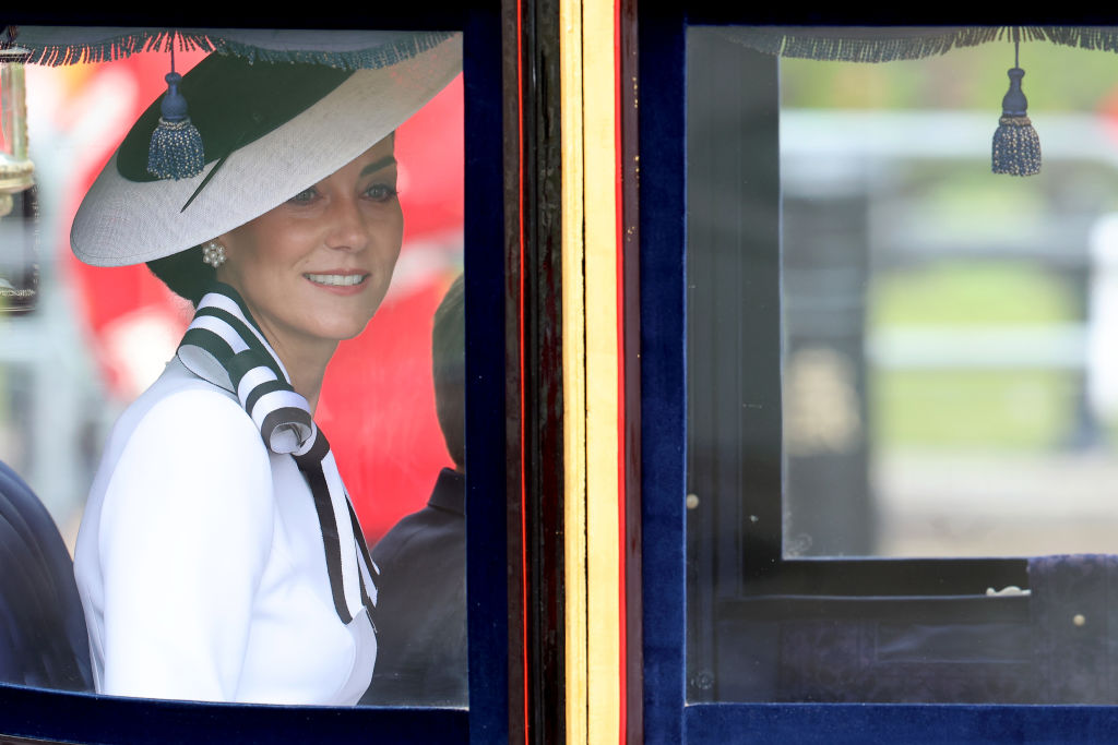 Kate Middleton reaparece sonriente en el desfile Trooping the Colour
