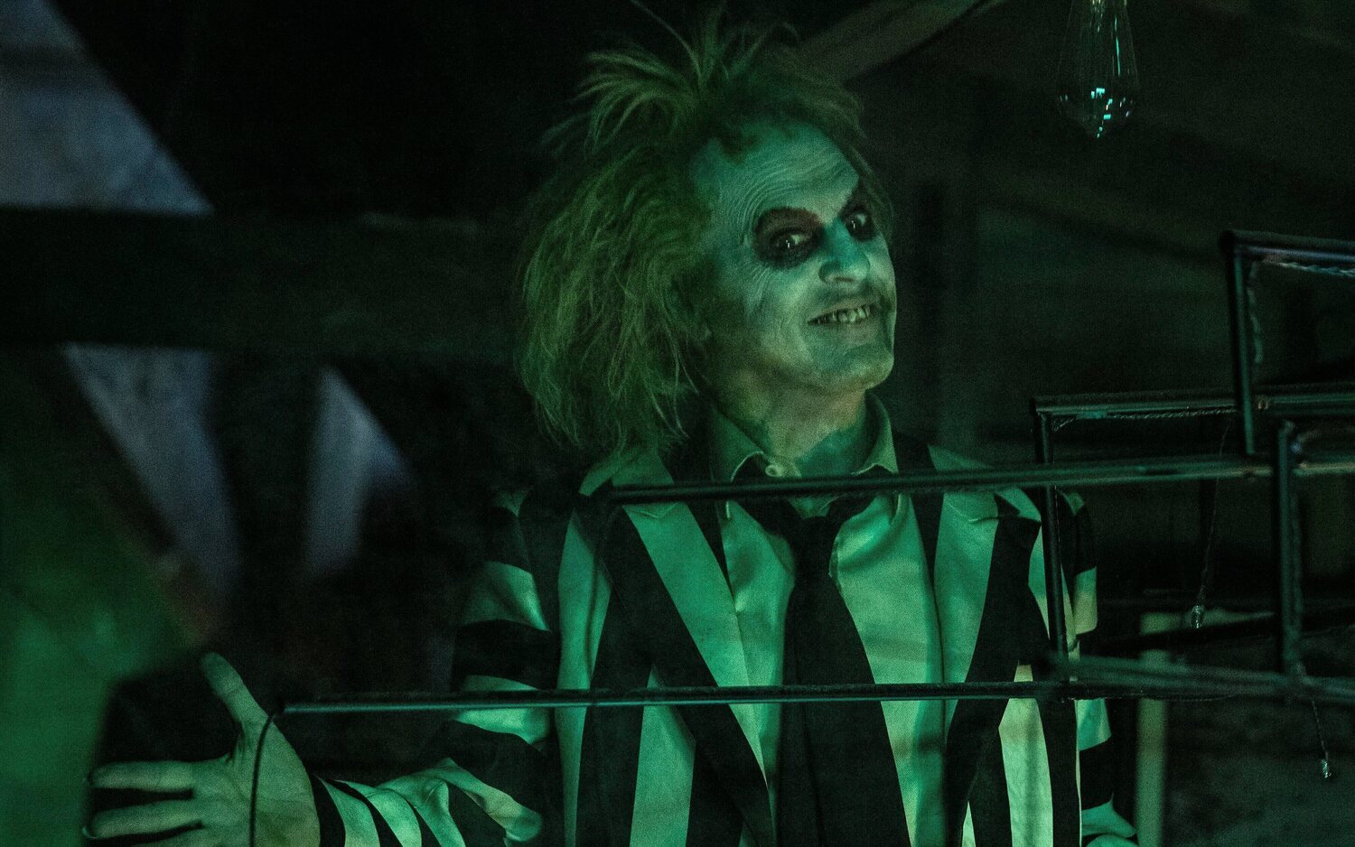 Tim Burton abre de nuevo la ultratumba de los 90 con 'Bitelchús, Bitelchús'