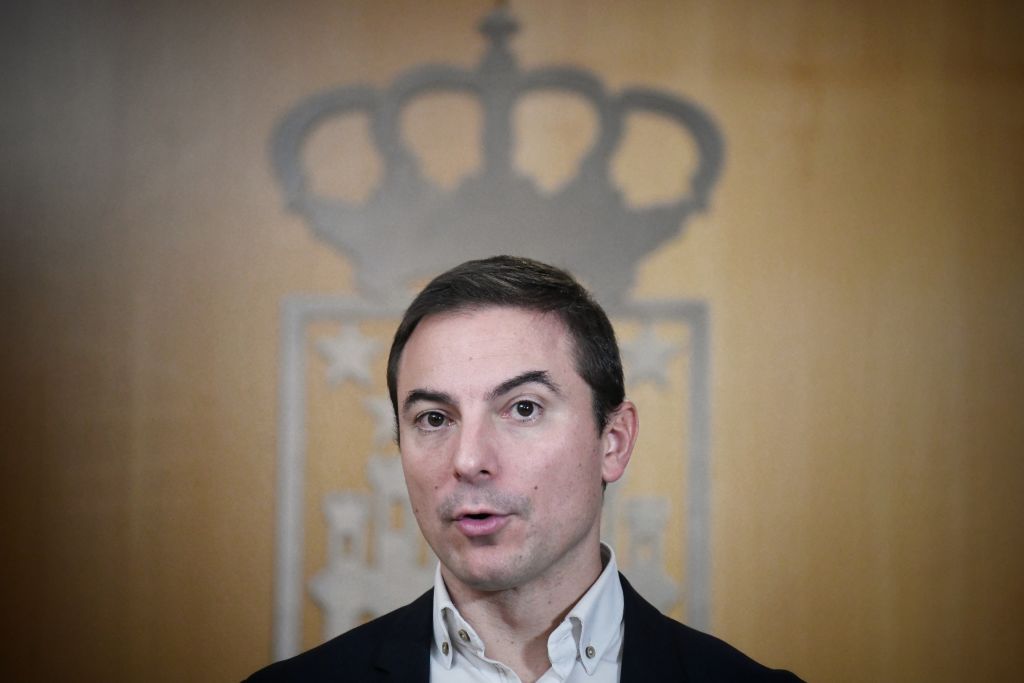 El PSOE evita más tensión en Madrid y permite que Lobato siga de ...