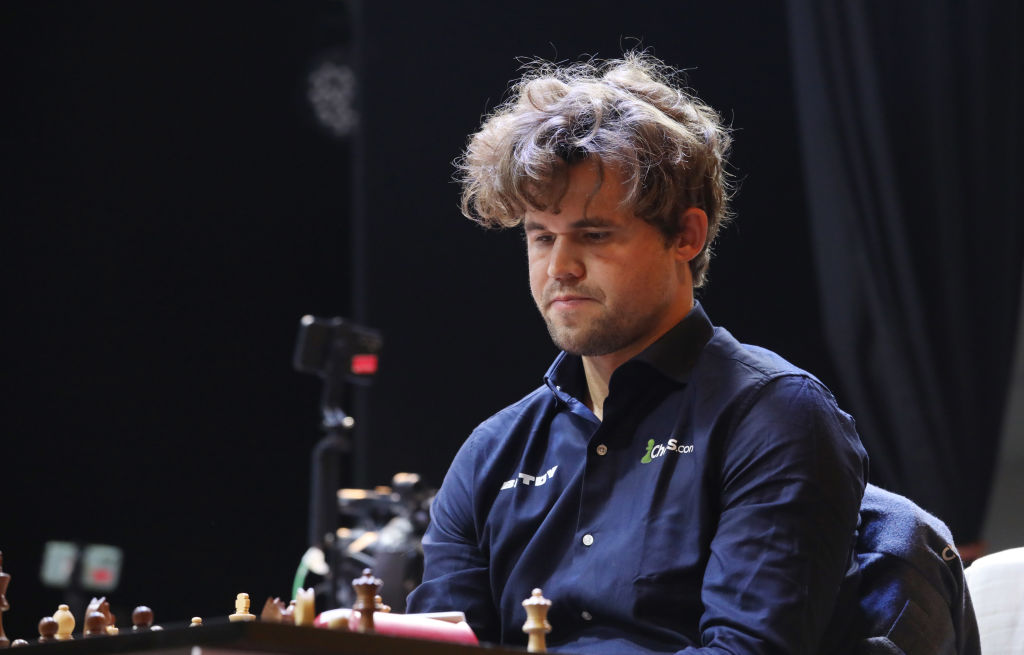 El gran campeón de ajedrez Magnus Carlsen expulsado de la competición ...