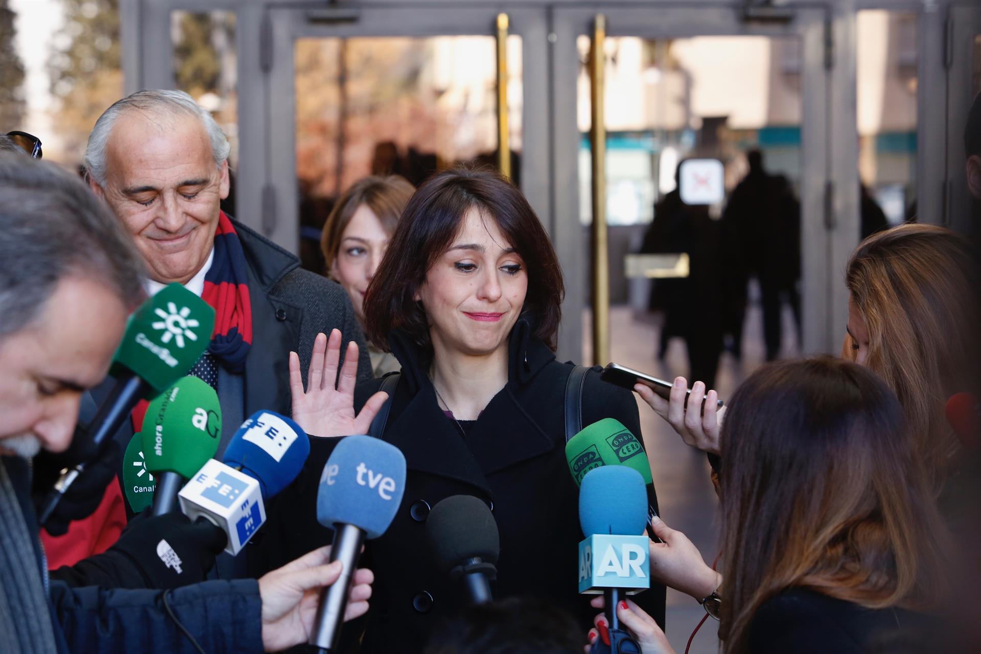 Juana Rivas deberá entregar a su hijo al padre el 22 de julio en Granada