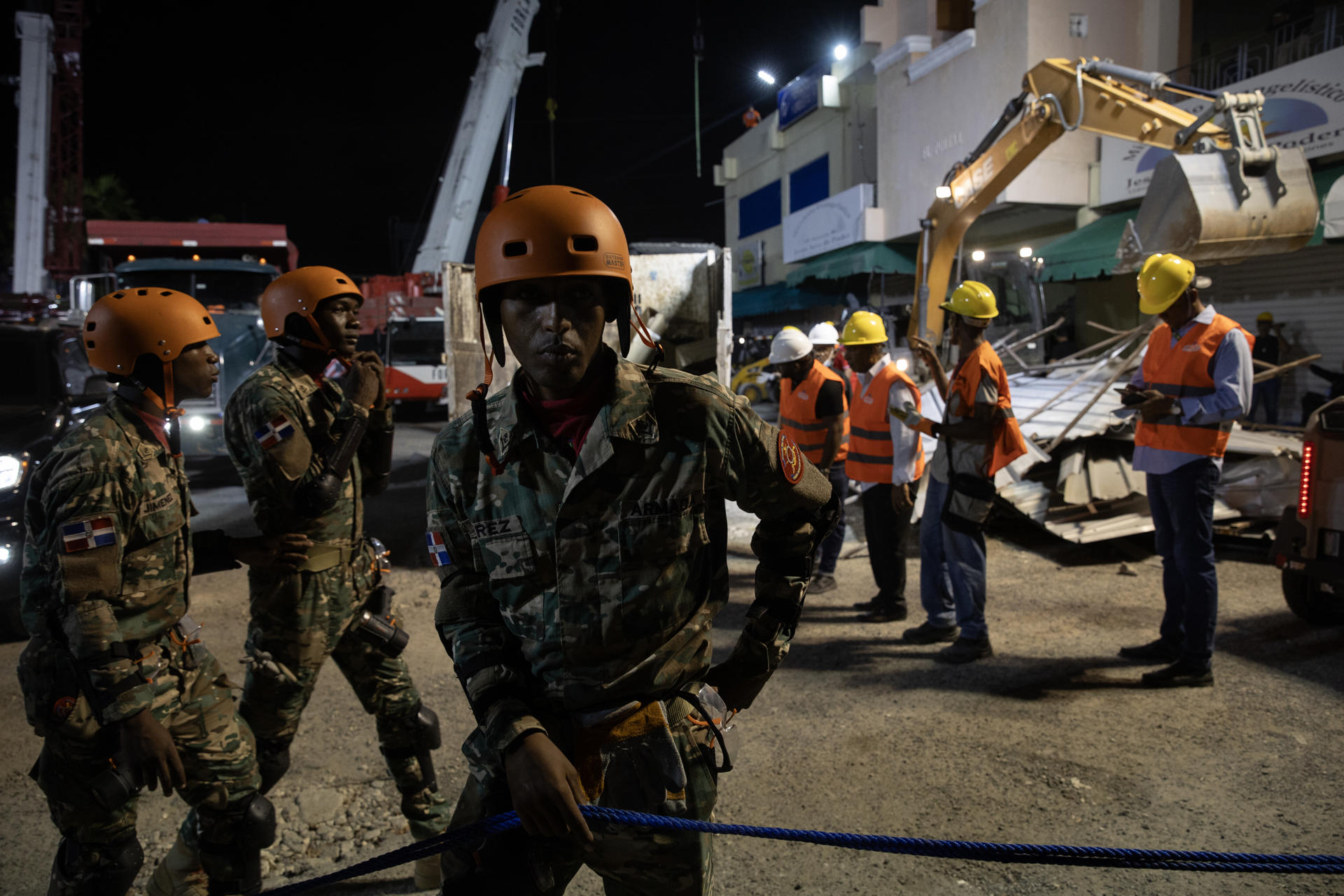 Confirman la muerte del merenguero Rubby Pérez en la tragedia de Santo Domingo