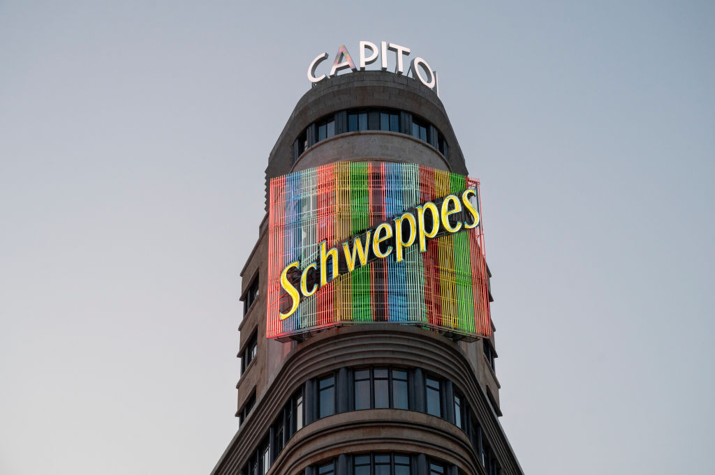 Enseña lo que hay detrás del letrero de Schweppes: para muchos ...