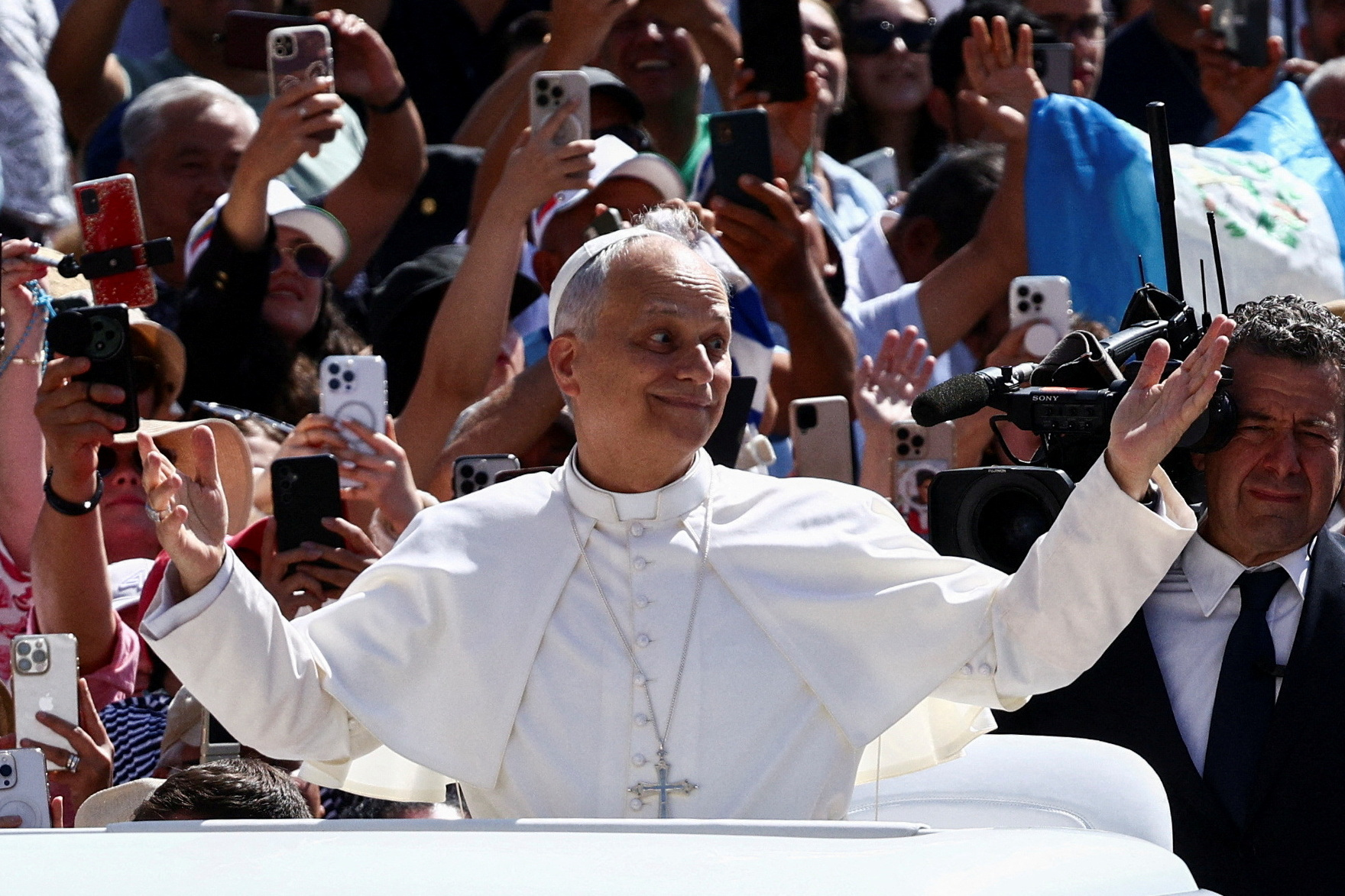 El papa León XIV, en su primer mes, rompe con el estilo de Francisco