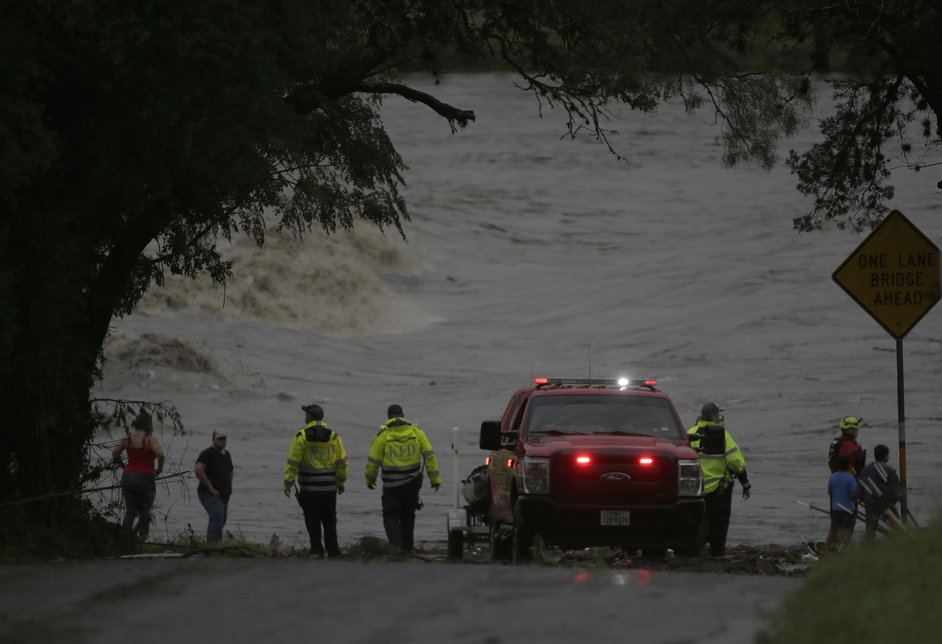 Las inundaciones en Texas dejan ya 27 muertos, entre ellos nueve niños ...