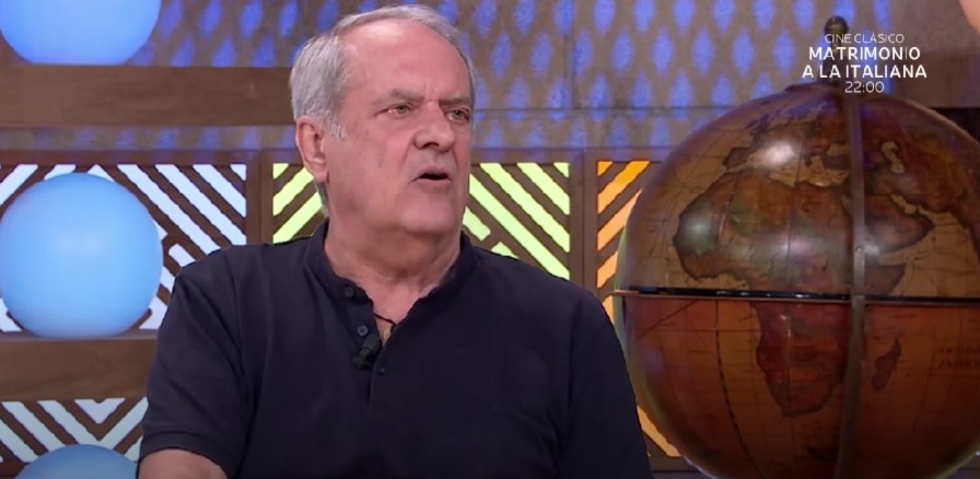 Javier Aroca exprime el asunto de los currículums de políticos y acaba ...